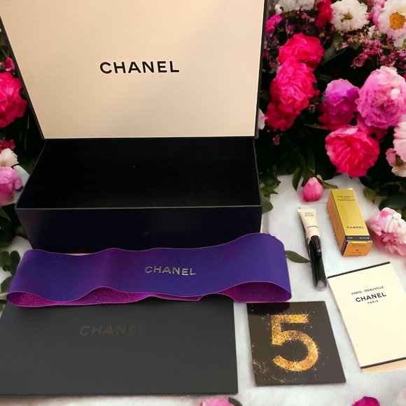 CHANEL | Skincare | Chanel Gift Box With Sample Sized Skincare And ...